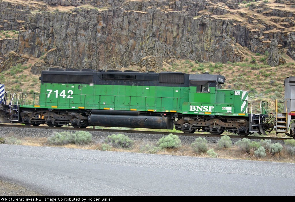 BNSF 7142